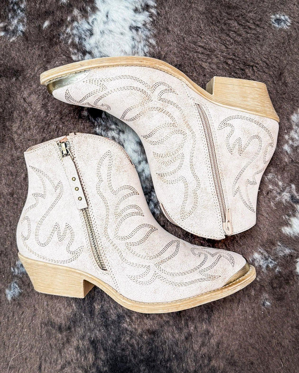 Very G – Tazz Ankle Bootie in Taupe | Bronco Western Supply Co.